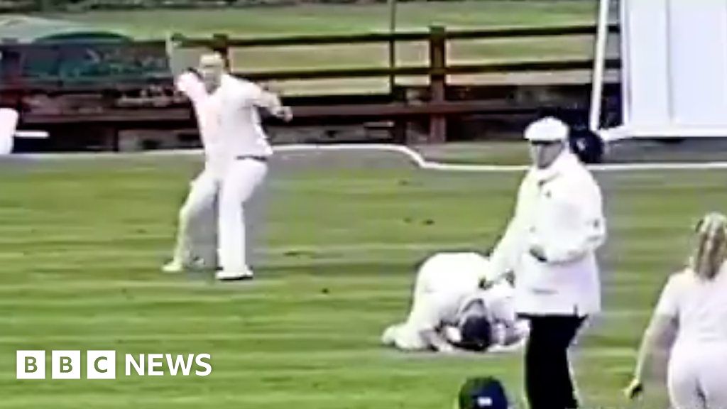 Cricket fielding mishap goes viral - BBC News