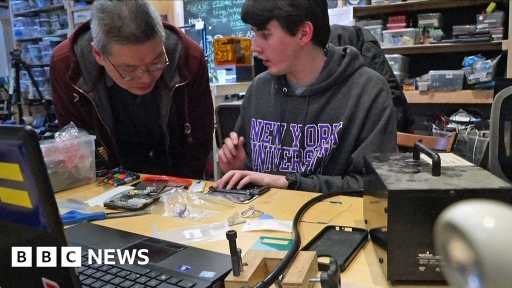 Should devices be easier to fix? - BBC News