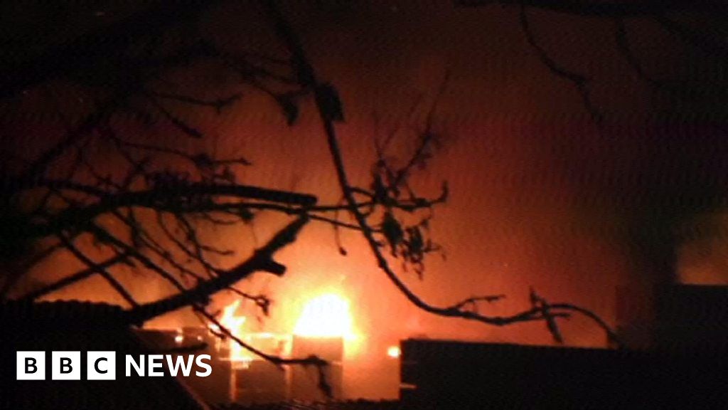 Fire at Telford fencing-panel firm - BBC News