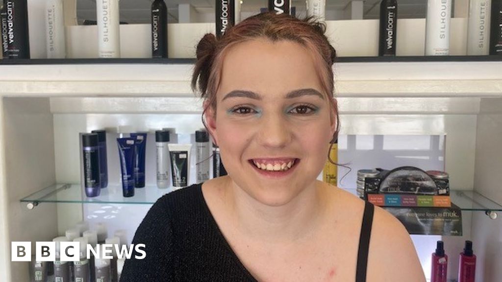 The Telford woman styling Commonwealth Games athletes' hair - BBC News