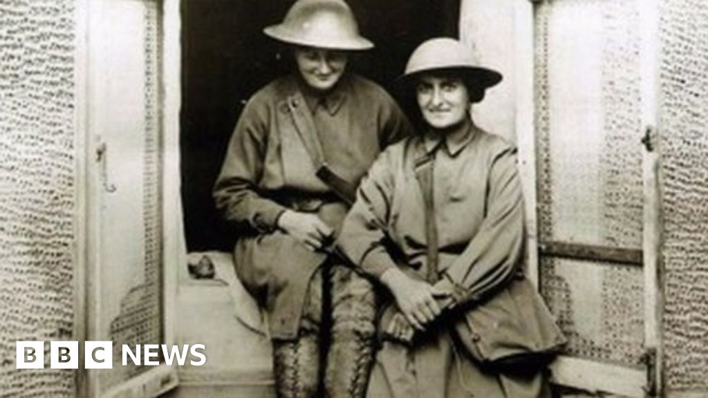 Blue plaque for Exeter's nursing 'angel' Elsie Knocker - BBC News