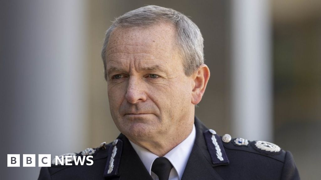 Police Scotland chief constable to retire in summer - BBC News