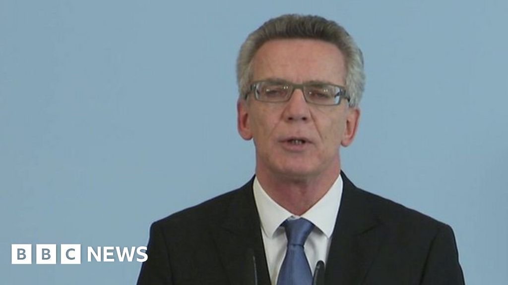 Migrant crisis: German interior minister news briefing - BBC News