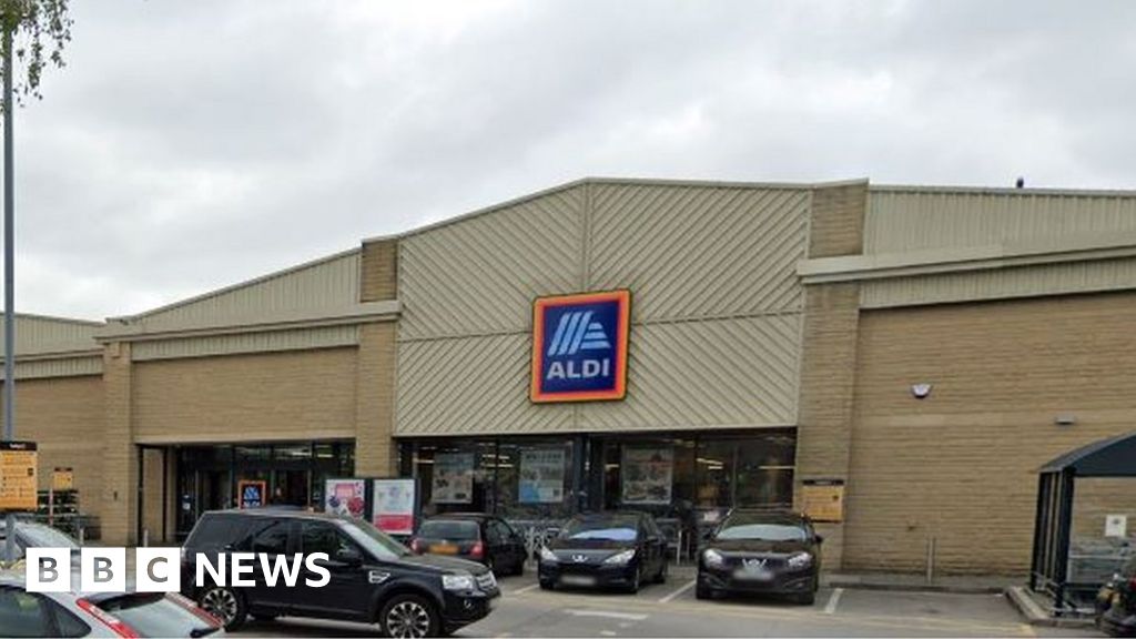 Halifax Aldi: Man slashed in supermarket attack - BBC News