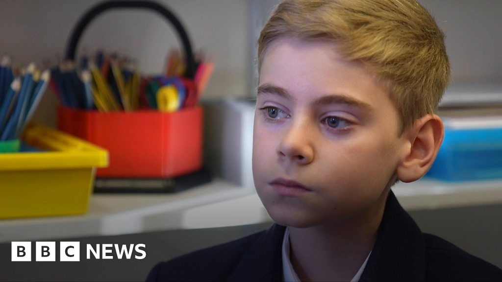 Bereavement: 'It's okay to be sad and to cry - it's normal' - BBC News