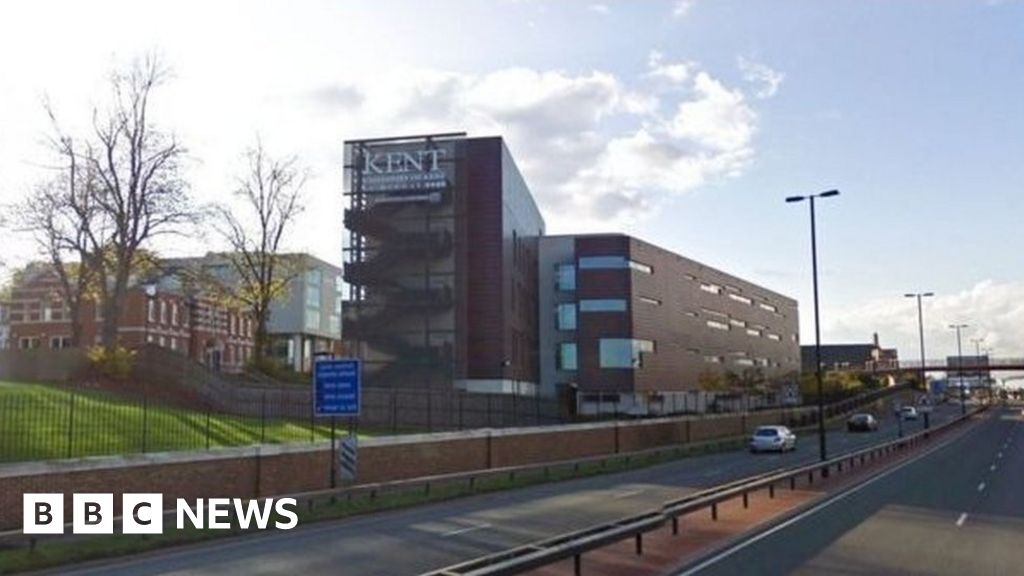 University of Kent student union issues fancy dress guidelines - BBC News