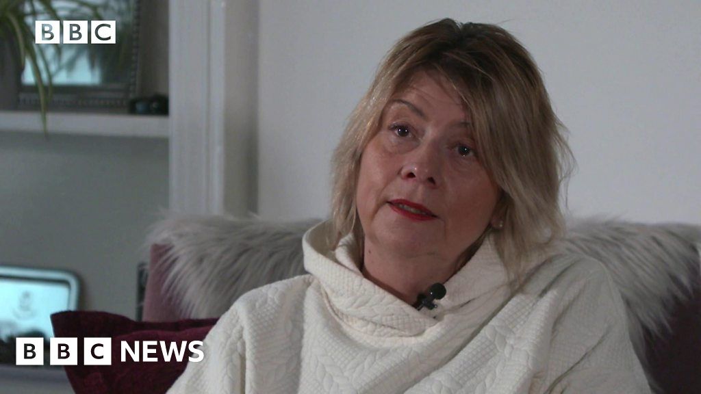 'I was an alcoholic mess, in and out of hospital' - BBC News