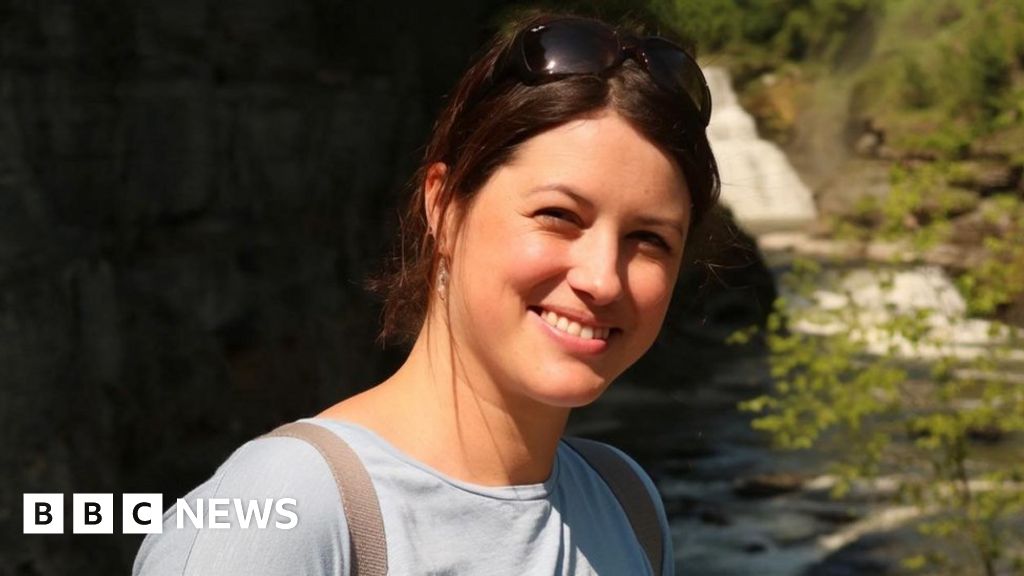 Russell murders: Survivor Josie's art inspired by Wales - BBC News