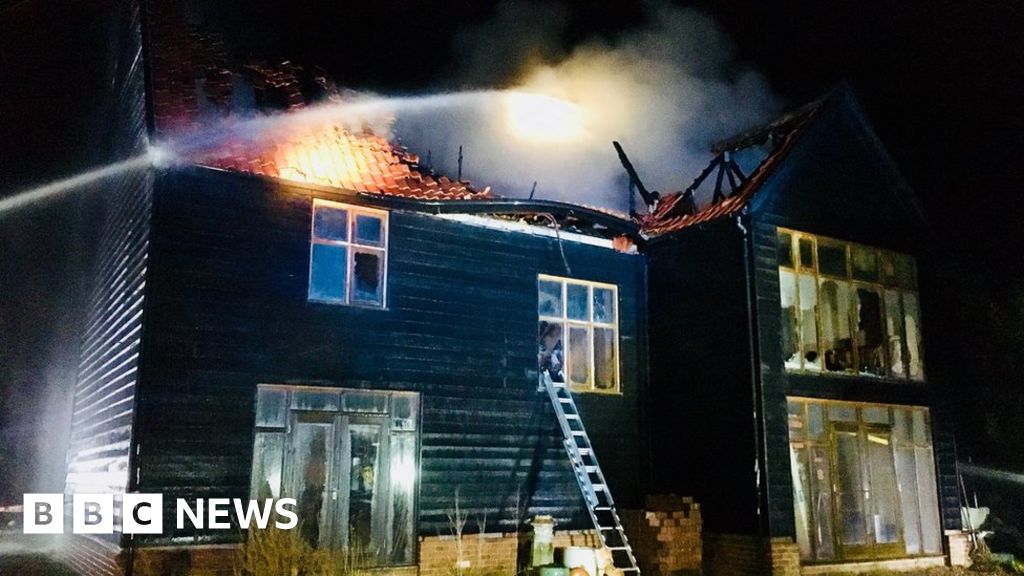 Suffolk fire crews tackle barn conversion blaze in Finningham - BBC News