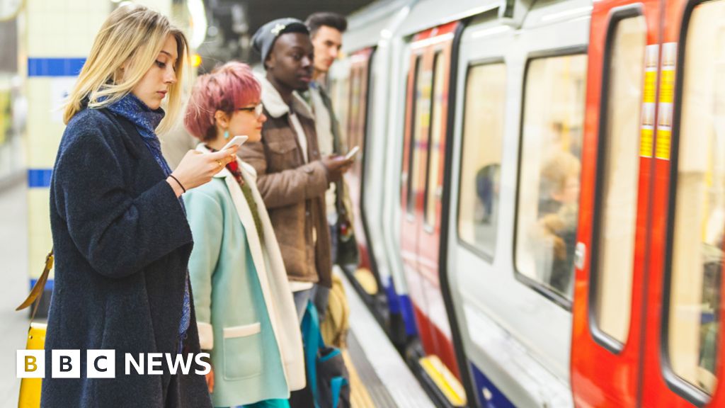 London population: Why so many people leave the UK's capital - BBC News