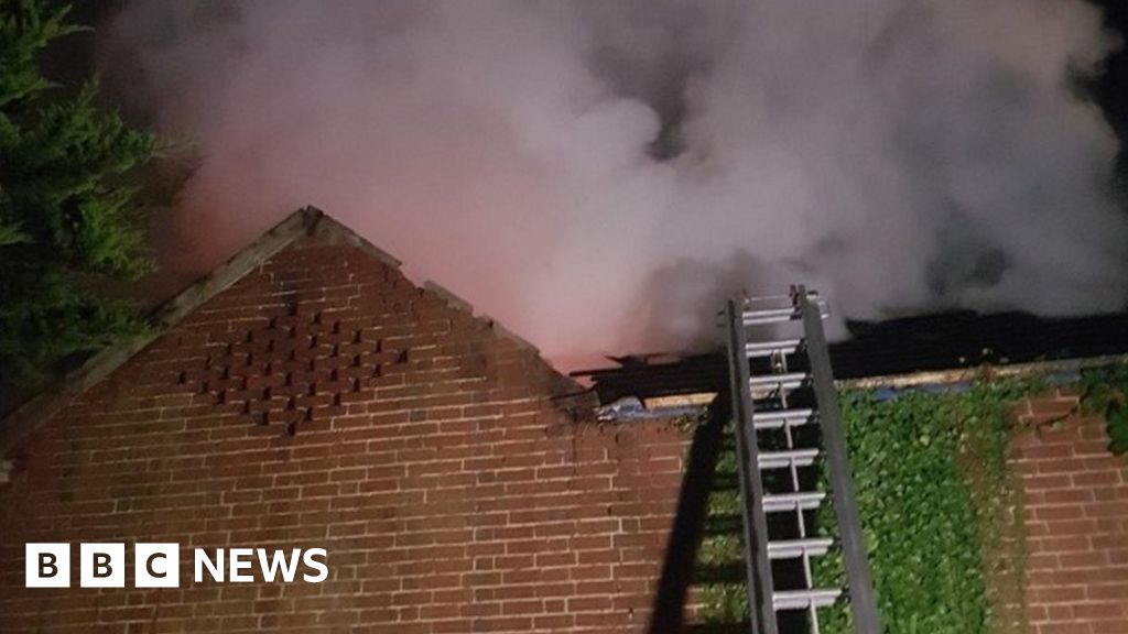 Thousands of film reels destroyed in Southampton fire - BBC News