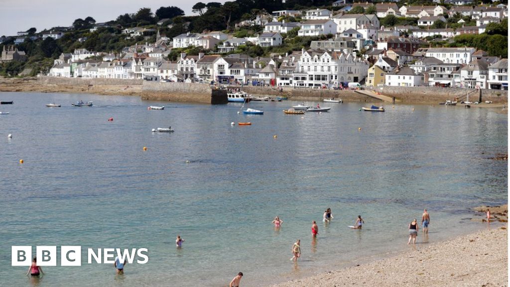Cornwall second homes: 300% tax hike a 'great idea' - BBC News