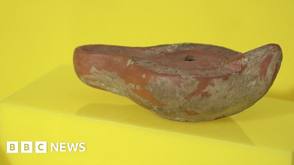 Roman era treasure found on banks of River Thames - BBC News