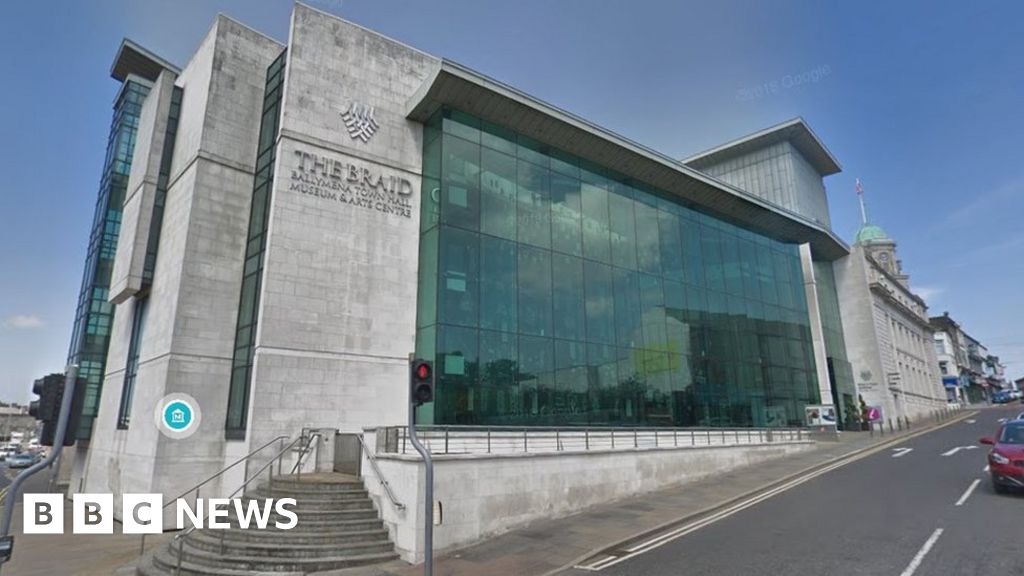 Ballymena: Police search Mid and East Antrim council offices - BBC News