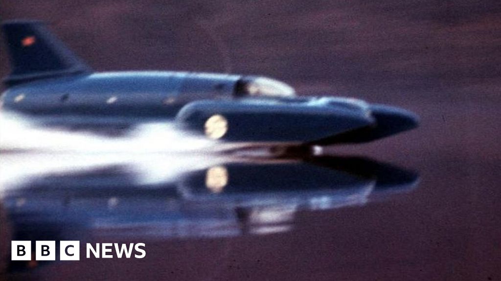 Bluebird: Old jet engines donated to Coniston museum - BBC News