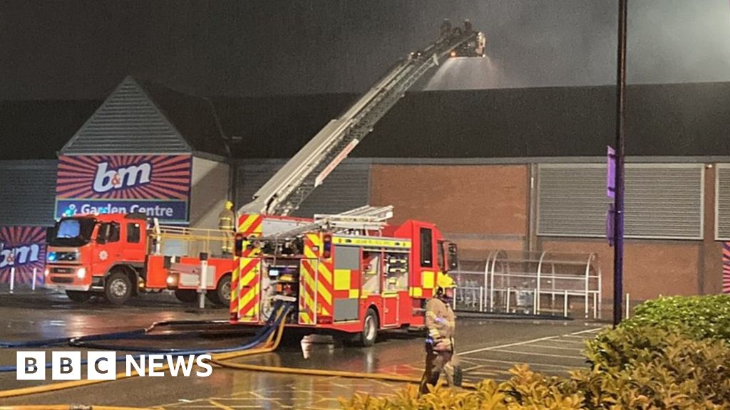 Fire breaks out at Blackburn B&M store - BBC News