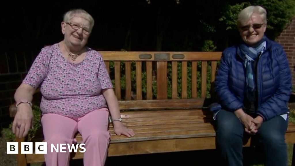 Covid: The friendship formed over the phone during lockdown - BBC News