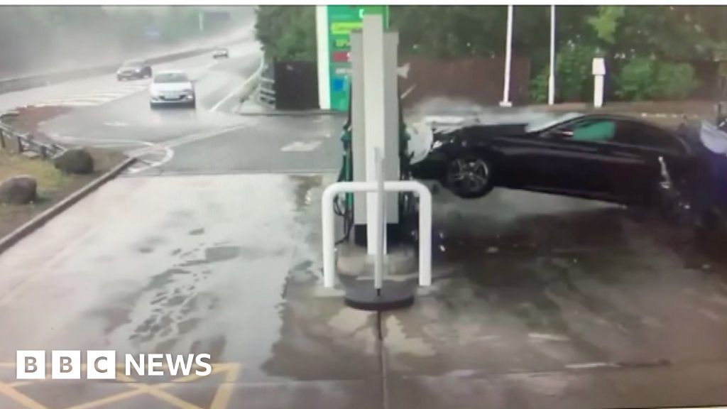 A20 crash: CCTV catches moment car smashes into parked vehicle - BBC News