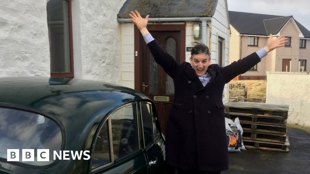 'Crazy Chris' brings magic to a declining Scottish island - BBC News