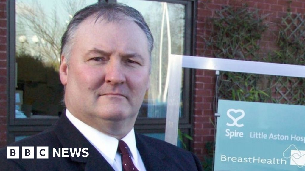 Breast surgeon Ian Paterson denies court verbal abuse - BBC News