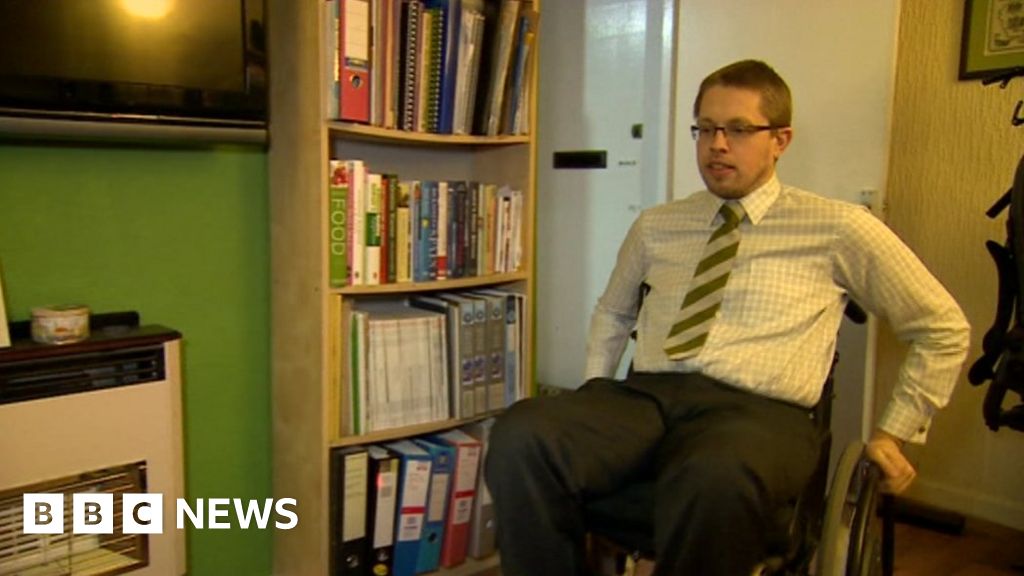 Paralysed rugby player calls for better investigations - BBC News
