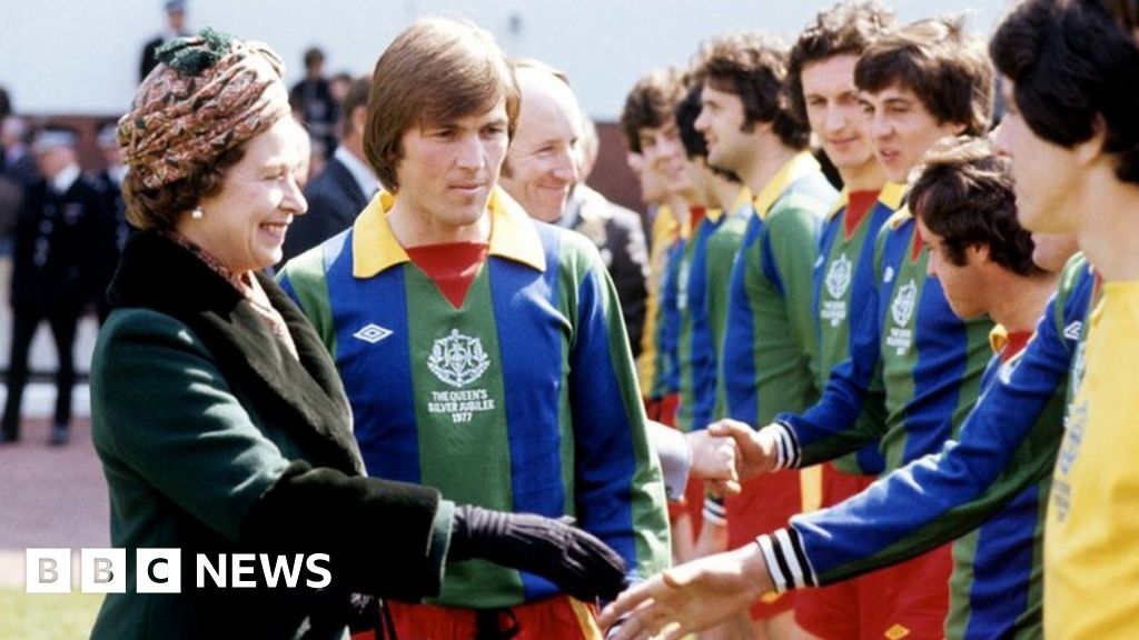 The day Queen Elizabeth united Celtic and Rangers - BBC News