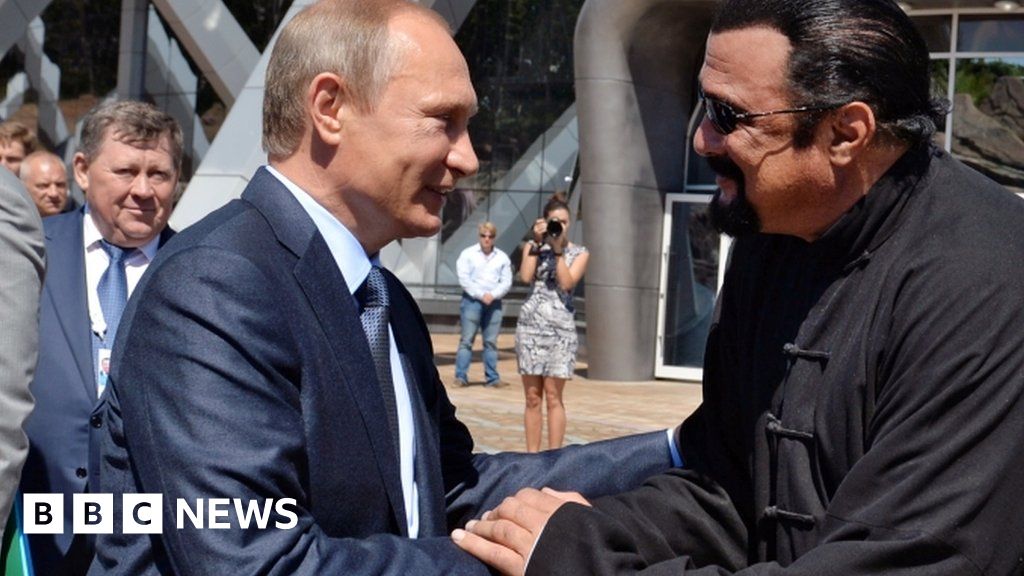US action star made Russian citizen - BBC News