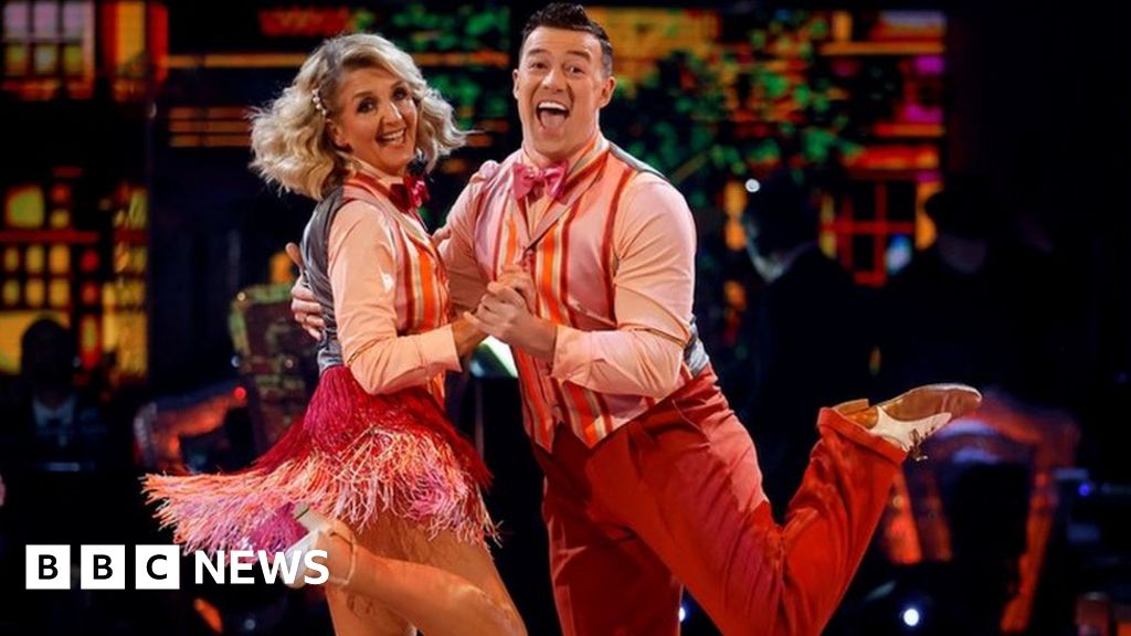 Kaye Adams: 'I blanked before Strictly dance-off' - BBC News