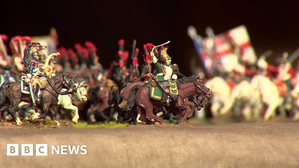 Mini armies gather for massive Waterloo war game - BBC News