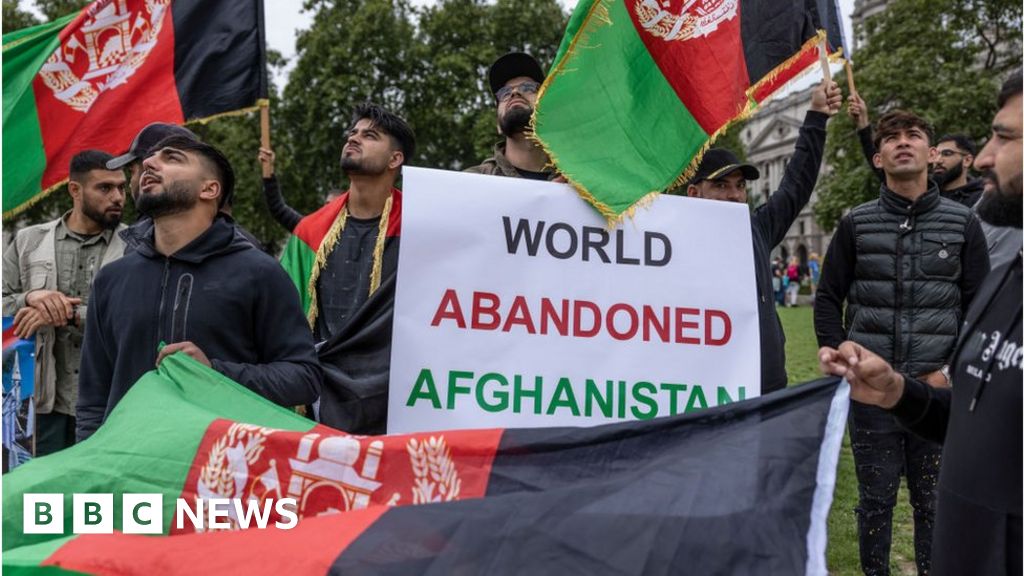 London mayor Sadiq Khan offers sanctuary to fleeing Afghans - BBC News