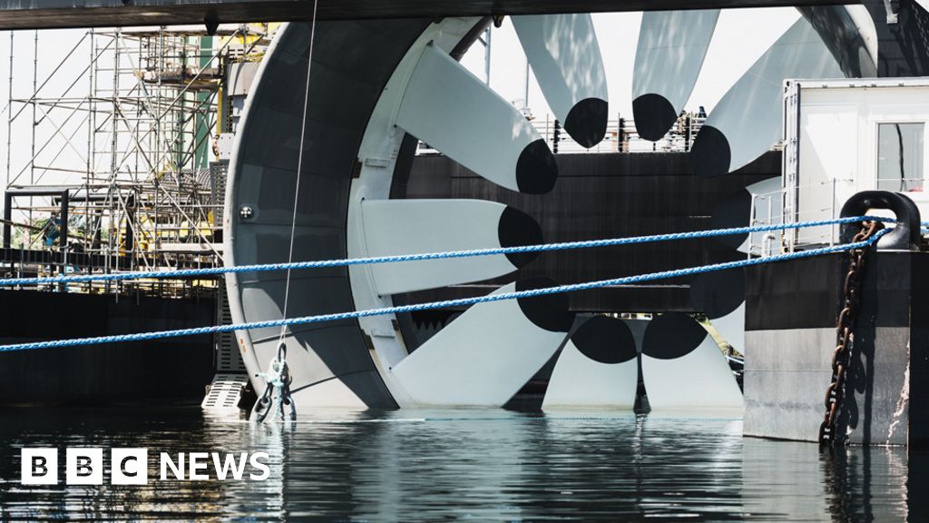 Tidal power rivals press on despite Swansea Lagoon snub - BBC News