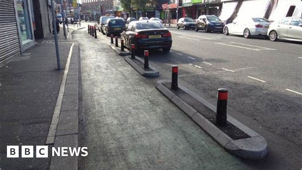 New cycleways in Edinburgh to protect cyclists - BBC News