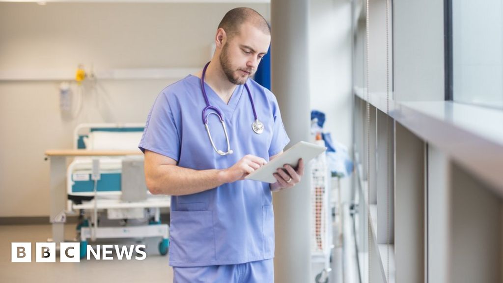 Scotland to prioritise Scottish medical students - BBC News