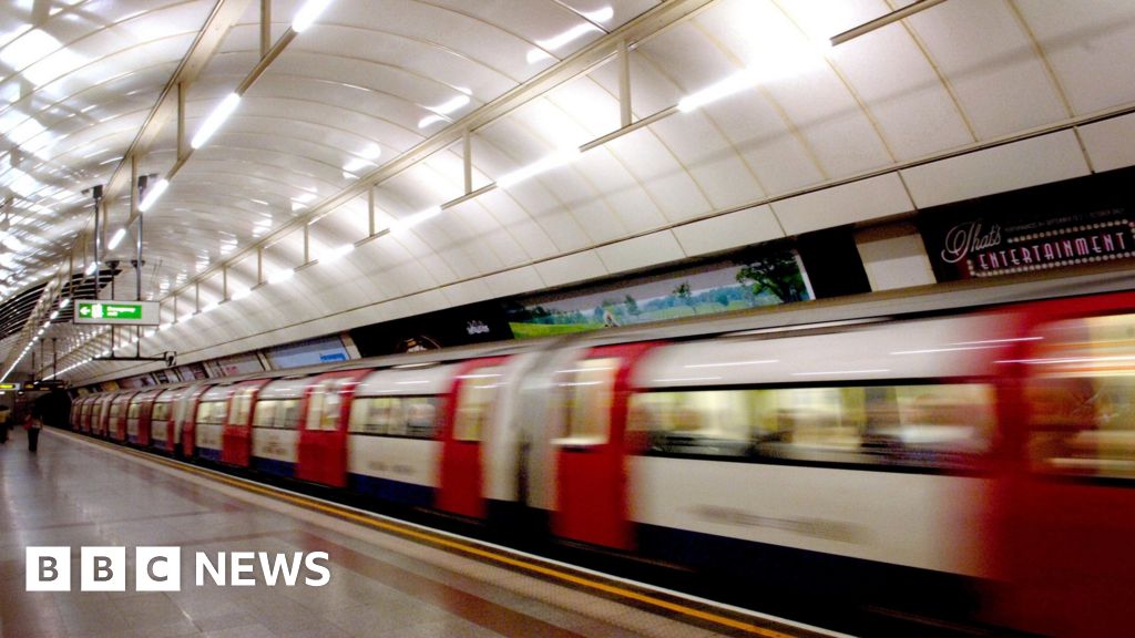 London fare dodging rises on Tube but drops on buses - BBC News