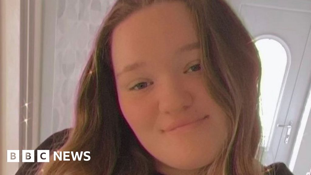 Rugby student raises thousands of pounds for hospice in memory of her ...