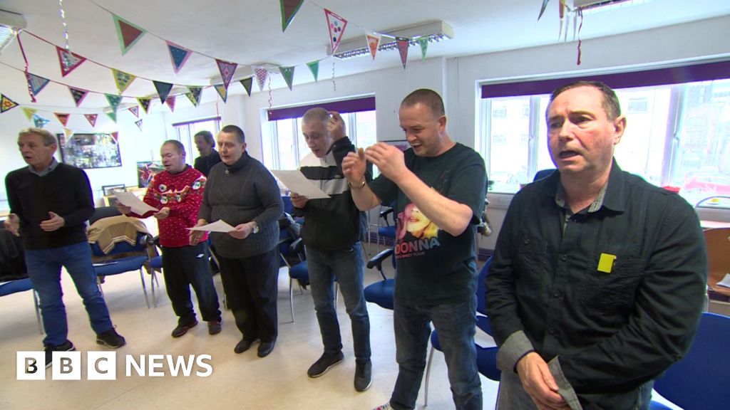 Manchester's homeless: From the streets to the opera stage - BBC News