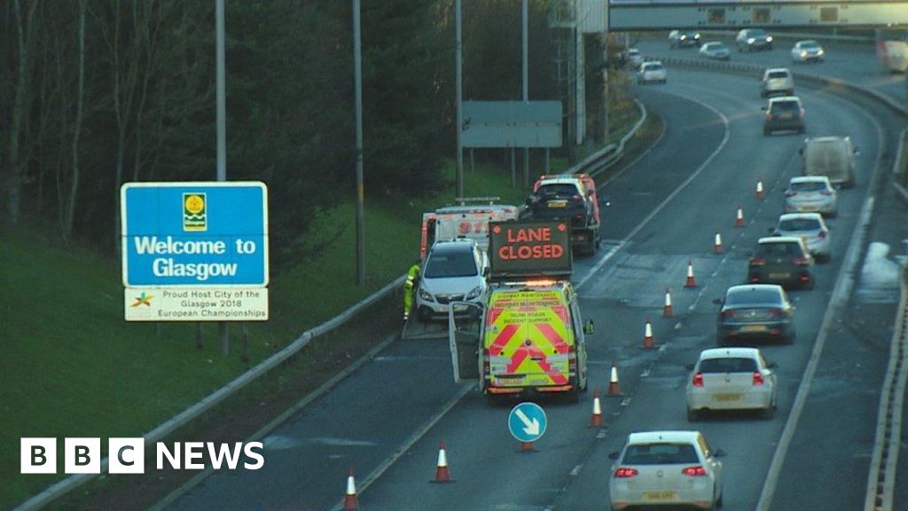M77 reopens after crash involving eight vehicles - BBC News