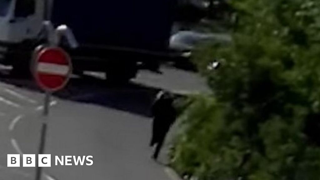 Fleeing Leeds Sex Attacker Ran Through Rush Hour Traffic Say Police