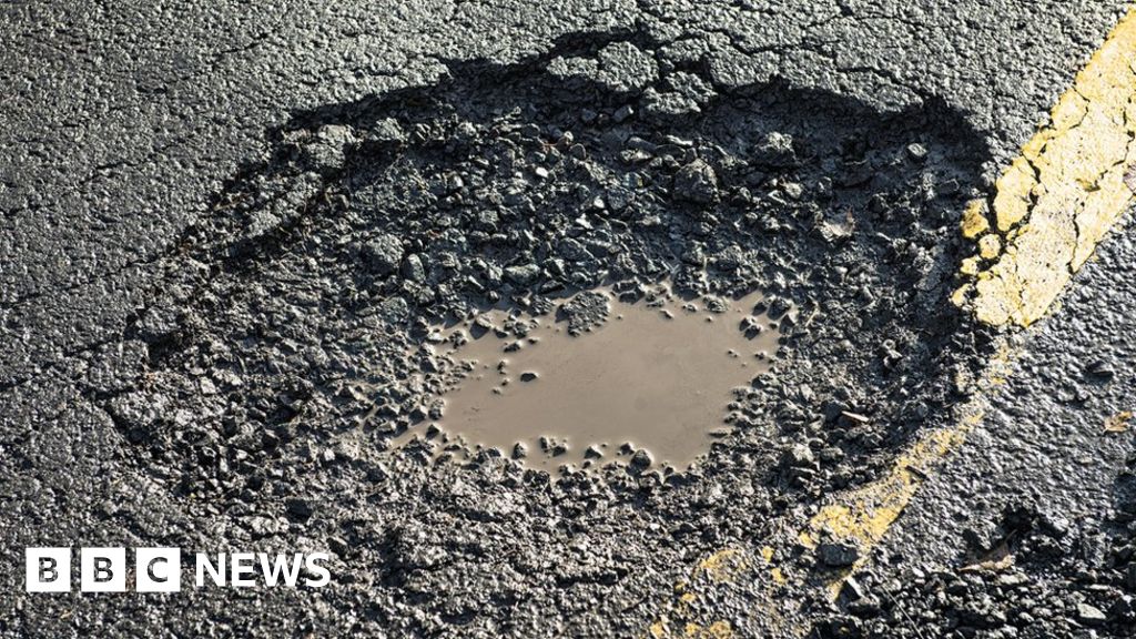 PM defends pothole plan after Devon council leader criticism - BBC News