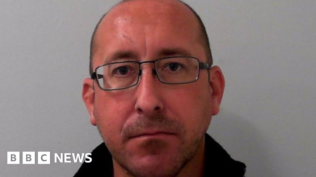 Grassington paedophile Benjamin Knight jailed after online sting - BBC News