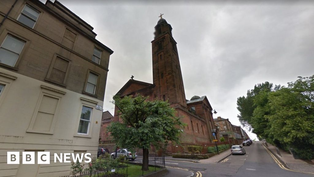 Man seriously assaulted by gang after night out Glasgow - BBC News