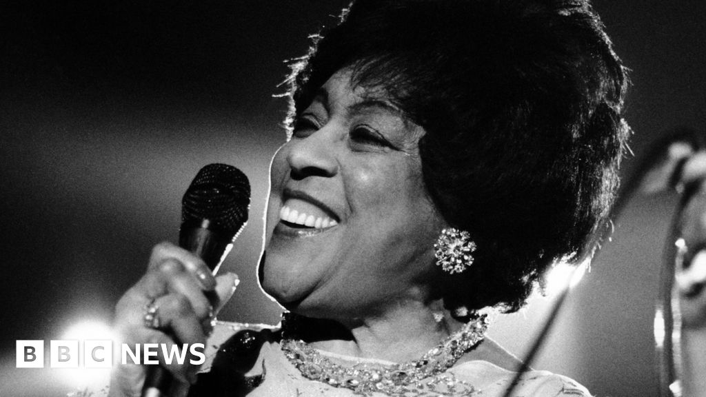 Adelaide Hall: First black BBC star's guitar being sold - BBC News