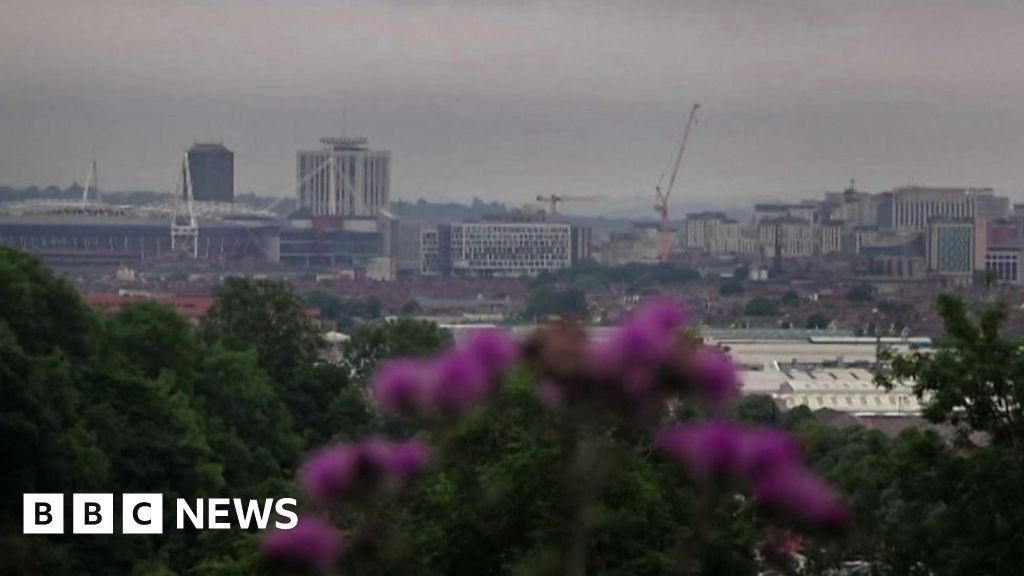 Number of Cardiff homeless almost doubles, says charity - BBC News