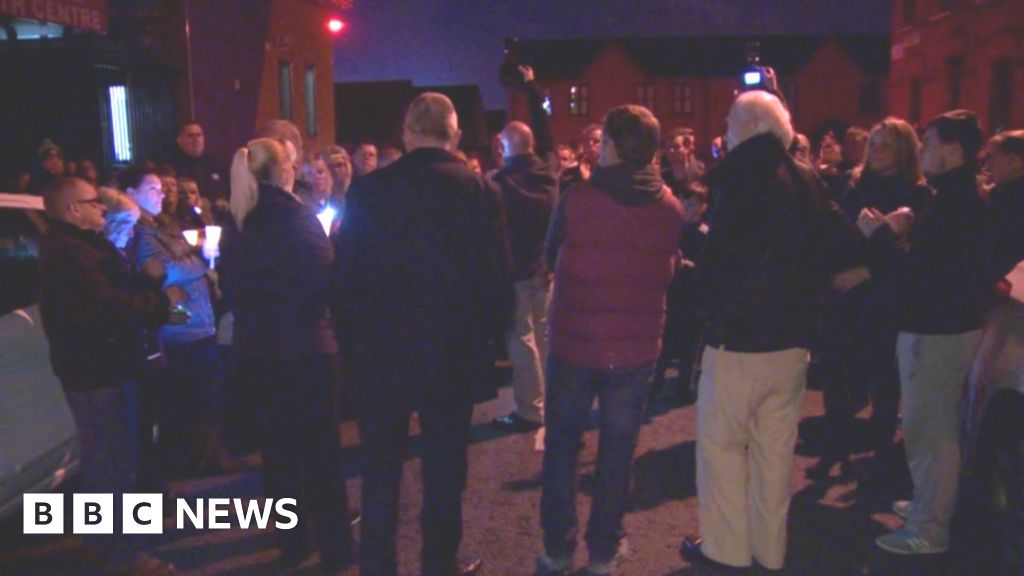 New Lodge protest against alleged extortion attempts - BBC News