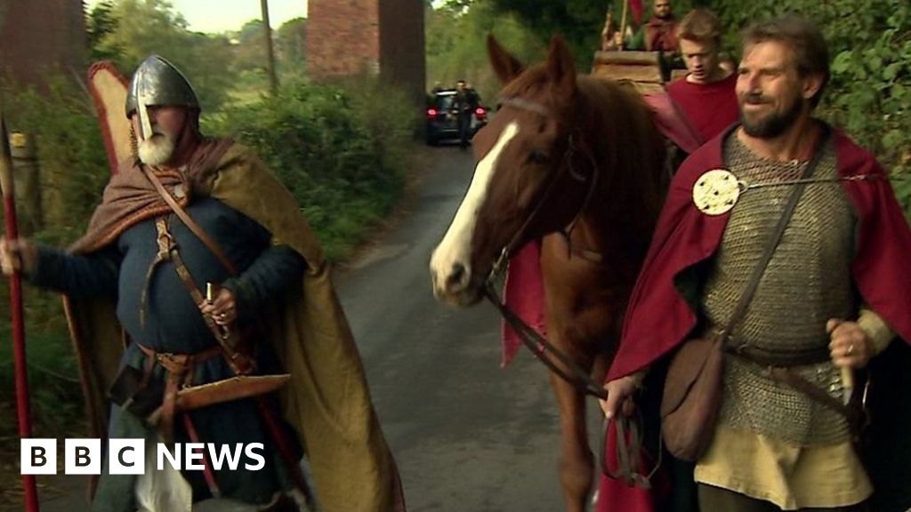 Re-enacting the Battle of Hastings, 950 years on - BBC News