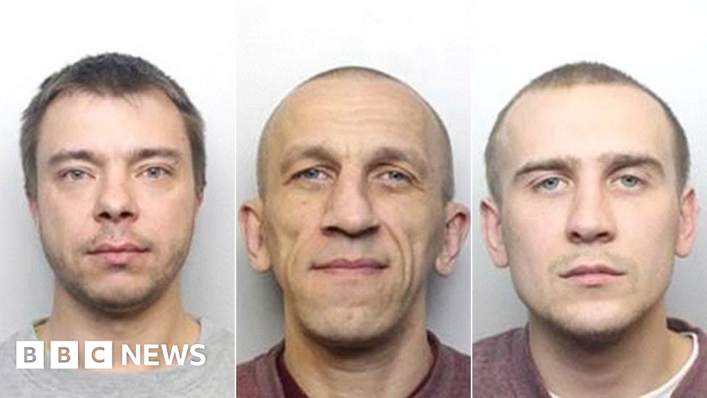 Three jailed for daylight Leeds watches raid - BBC News