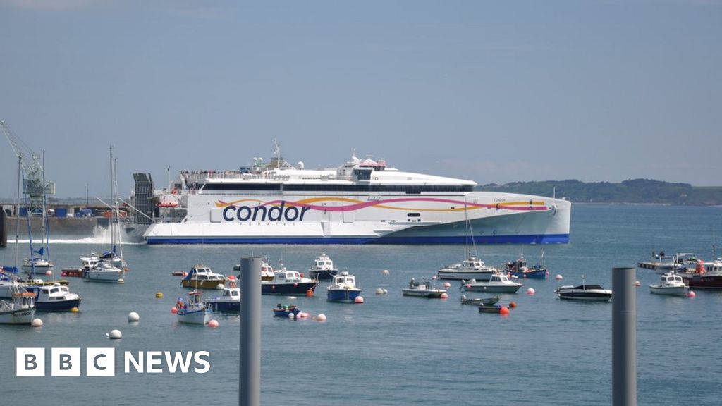 Condor ferry crash: Yacht damaged at St Peter Port - BBC News
