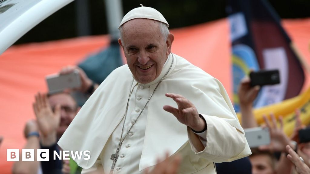 Pope Francis urges youth to accept migrants on visit to Poland - BBC News