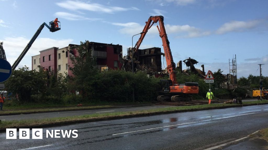 Premier Inn Bristol fire: Demolition work starts - BBC News