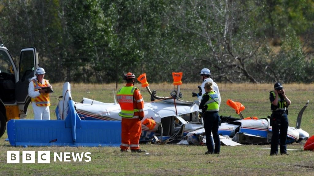 Australia planes collide north of Melbourne, killing four - BBC News